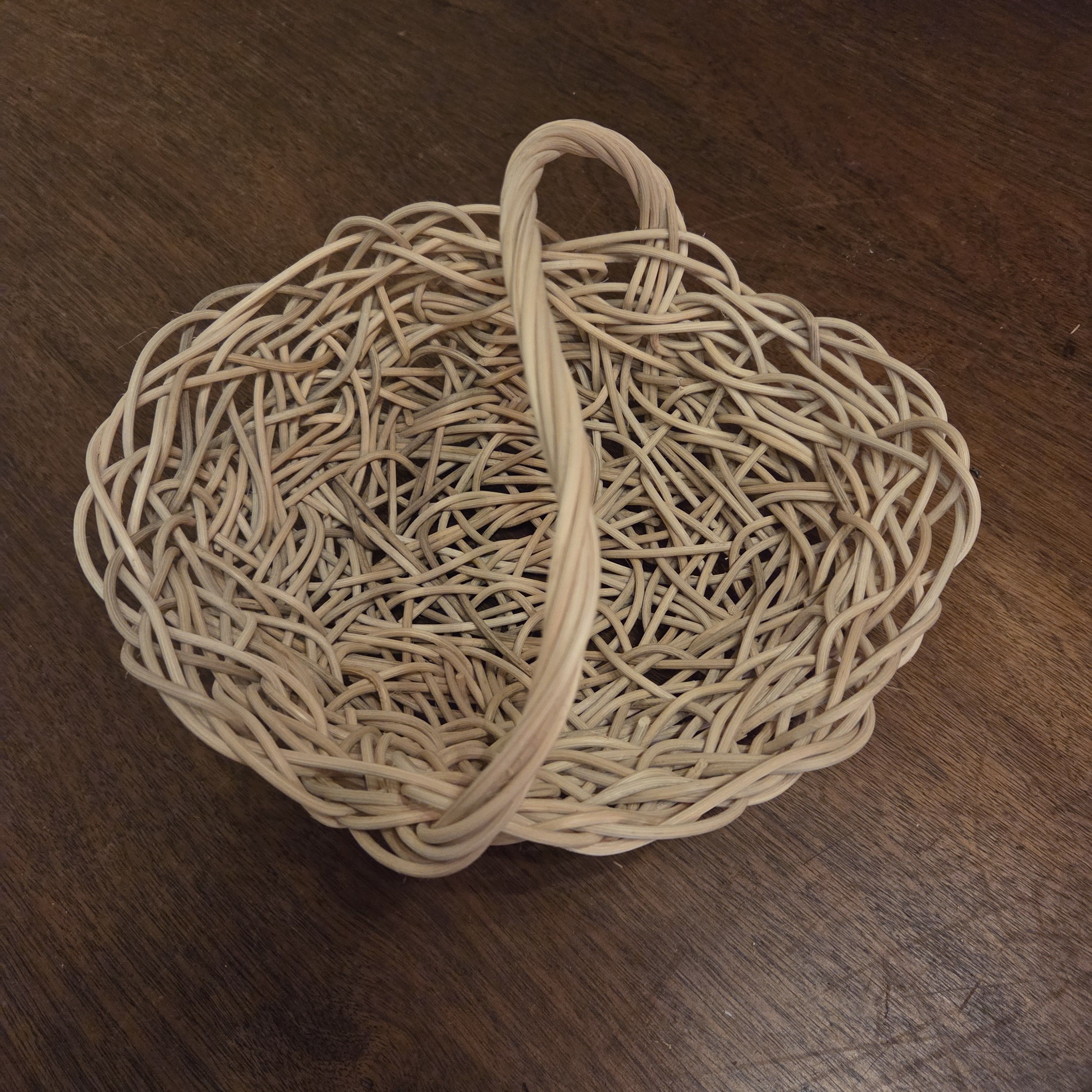 Panier en rotin-entrelacs par La tête dans le panier