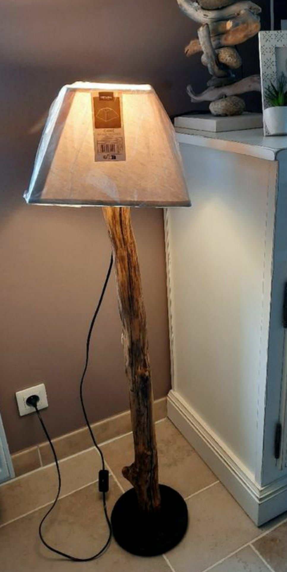 Lampadaire en bois flotté par Gemme l'artmonie | Kwaz'Art